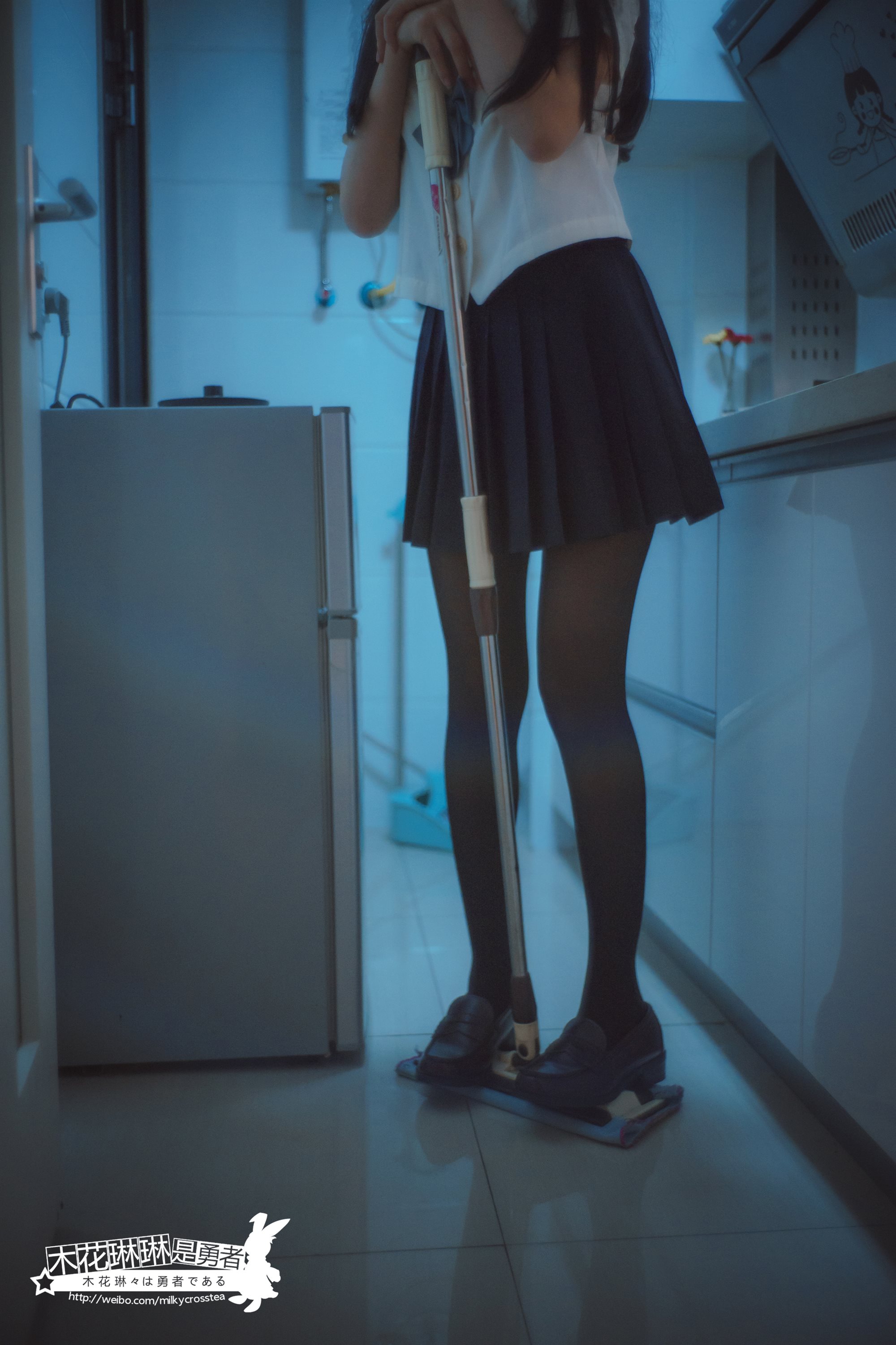 木花琳琳是勇者-太太是黑丝袜JK Vol.2(太太是女高中生-第二季-拖地地) - 套图