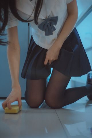 木花琳琳是勇者-太太是黑丝袜JK Vol.2(太太是女高中生-第二季-拖地地) - 套图